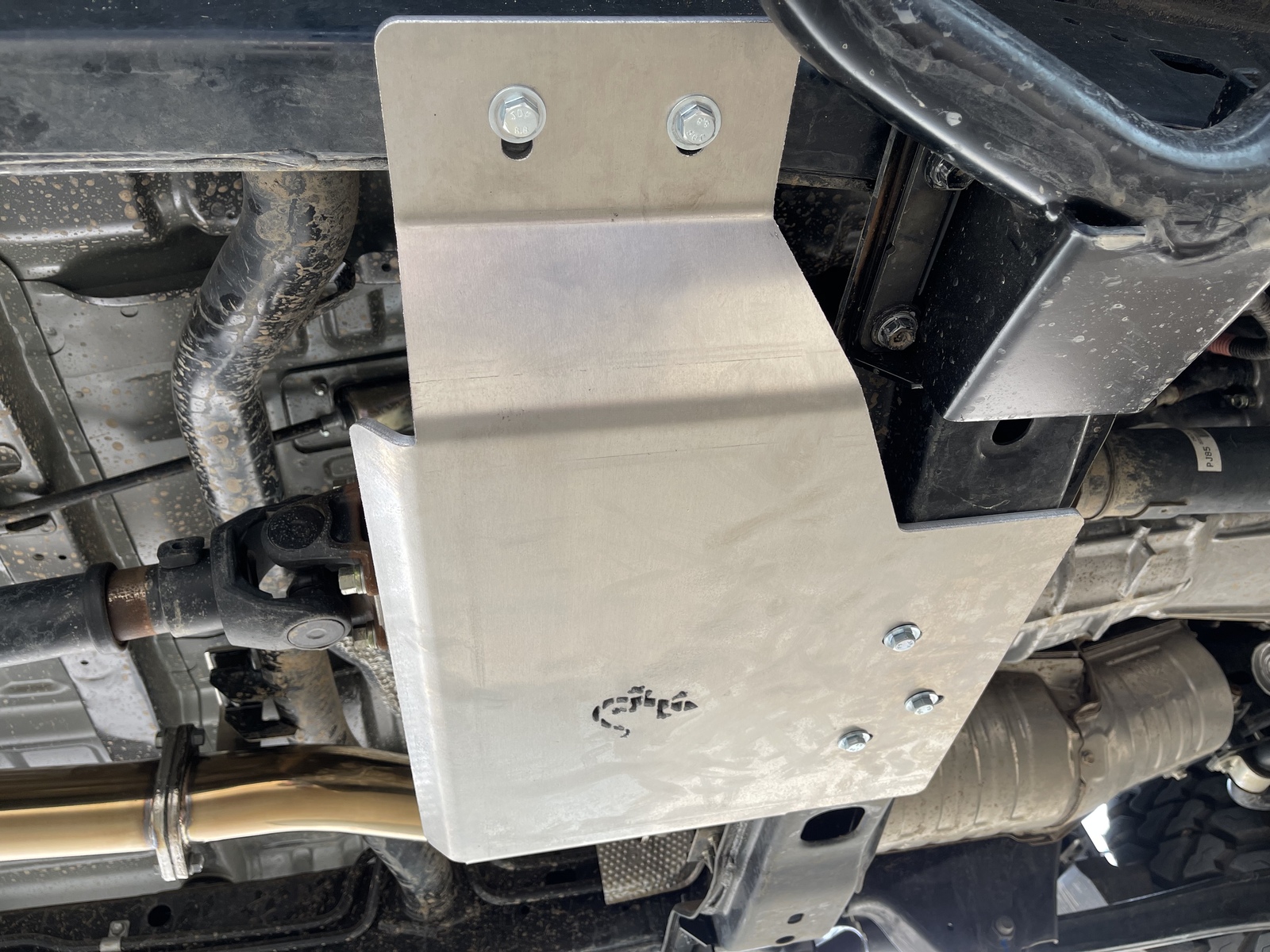 BushSkinz Elite - 6mm Alloy Toyota Landcruiser 70 Series Transfer Case ...